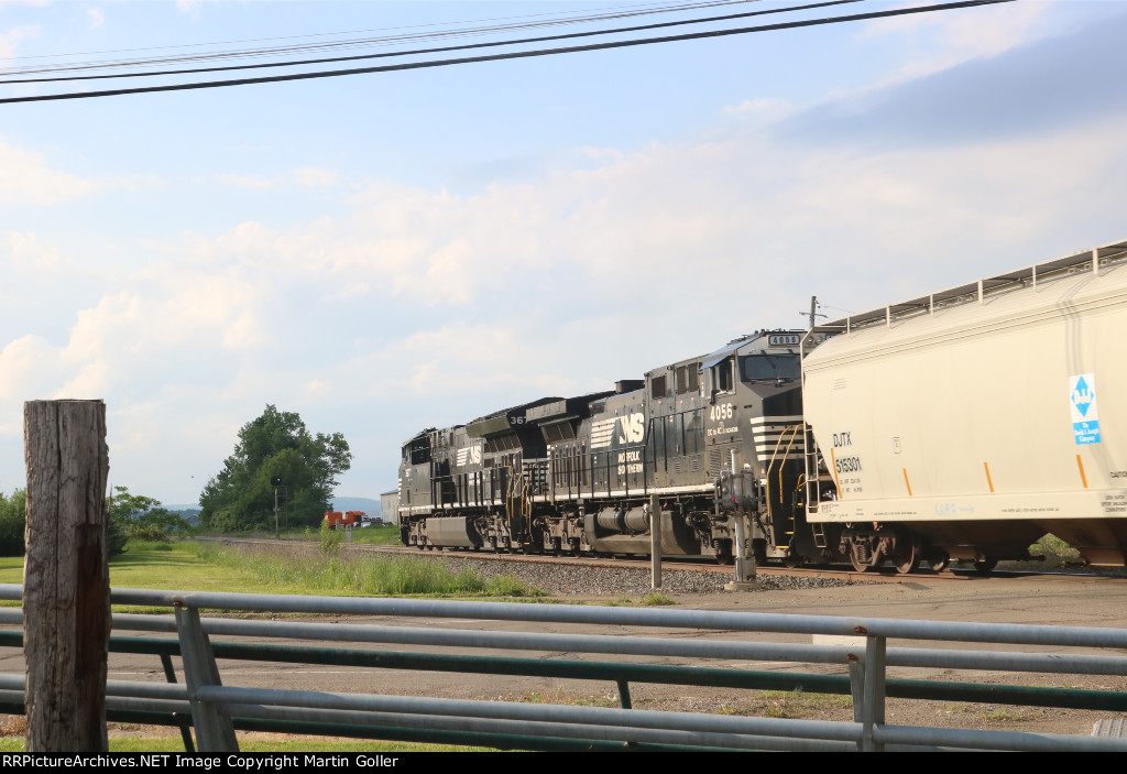 NS 3677 and 4056 with Manifest